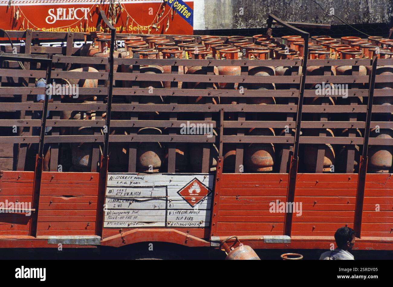 Truck full of gas cylinders, Bombay Mumbai, Maharashtra, India, Asia ... Truck full of gas cylinders, Bombay Mumbai, Maharashtra, India, Asia ...