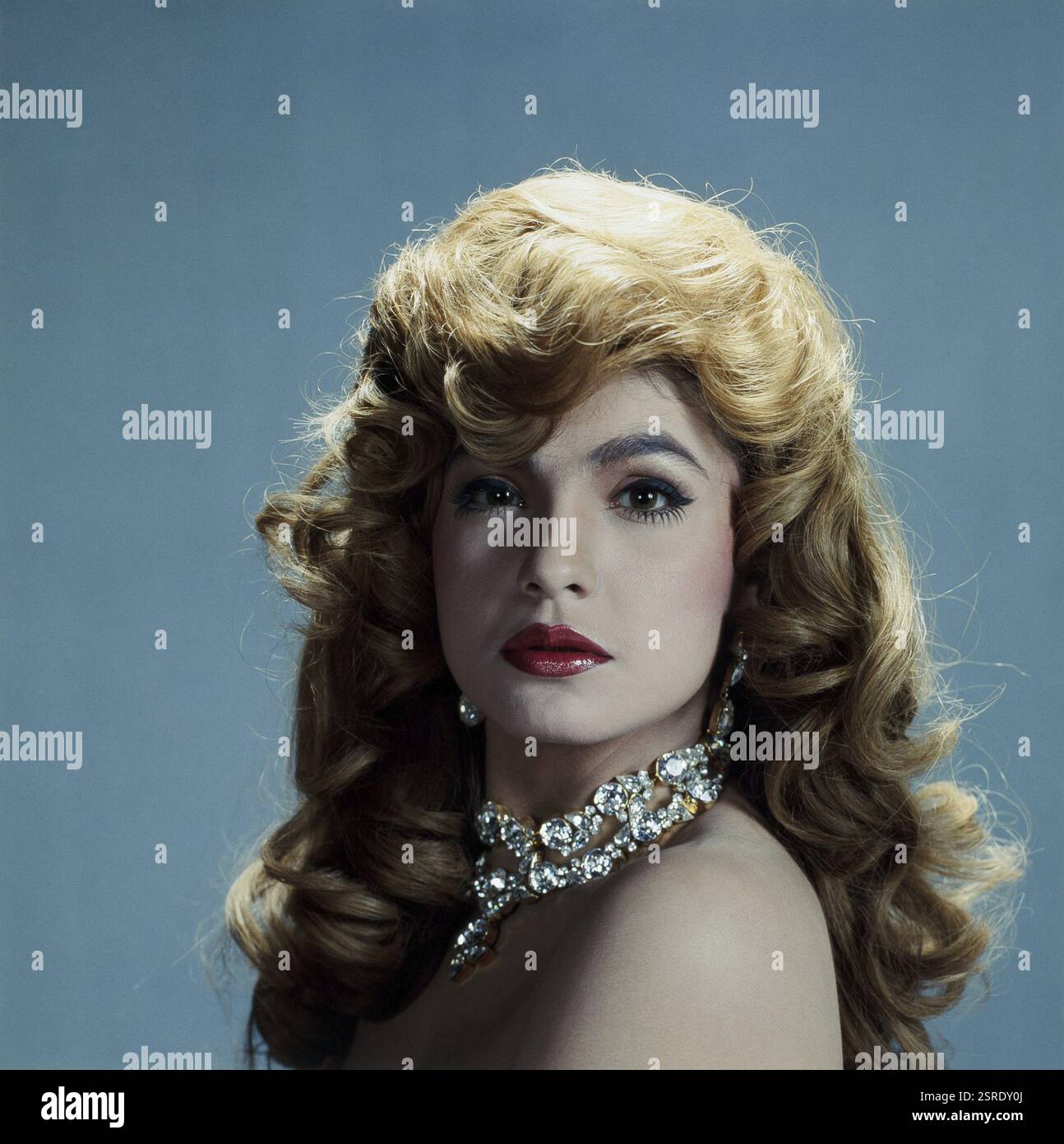 Pooja bhatt hi-res stock photography and images - Alamy