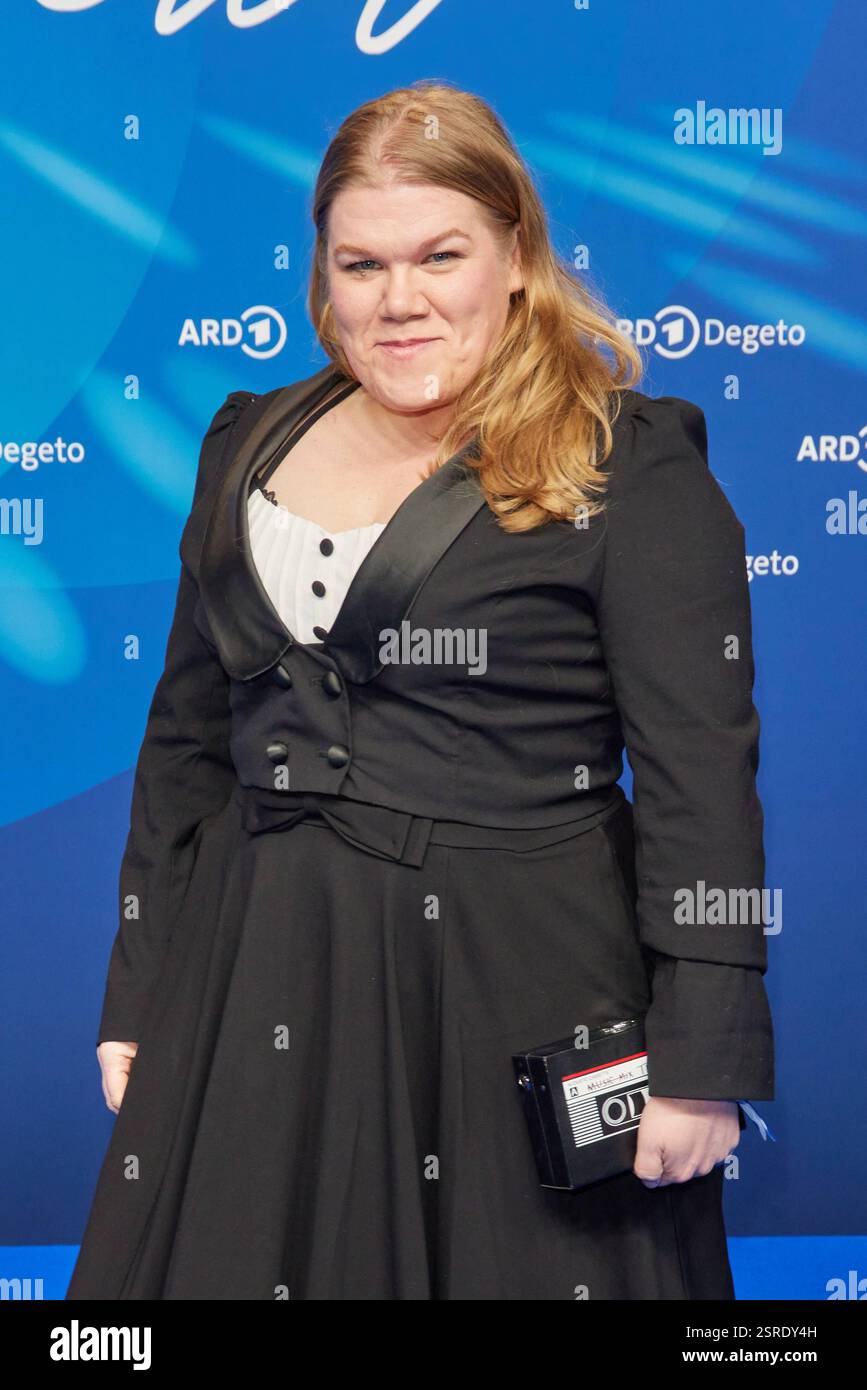 Gisa Flake - Gaesteankunft zum ARD Blue Hour Empfang 2025 im Hotel Telegraphenamt in Berlin am ...