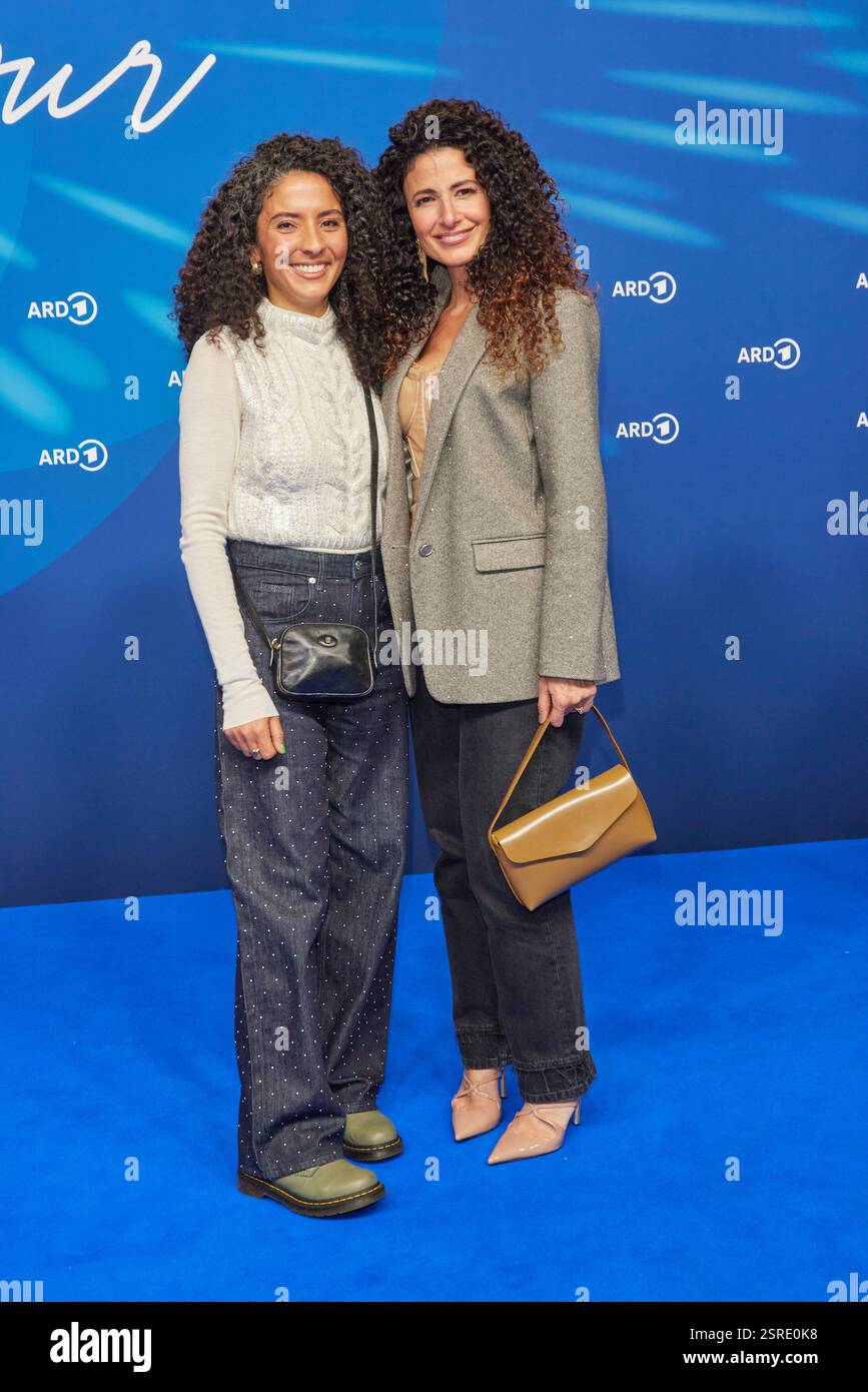 Siham El-Maimouni und Marwa Eldessouky - Gaesteankunft zum ARD Blue ...