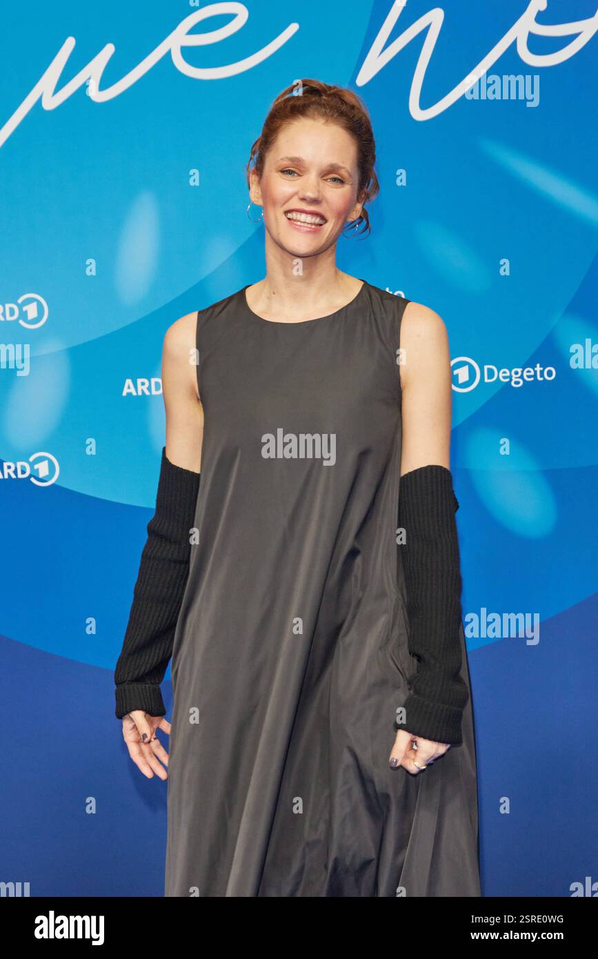 Sarah Elena Timpe - Gaesteankunft zum ARD Blue Hour Empfang 2025 im ...