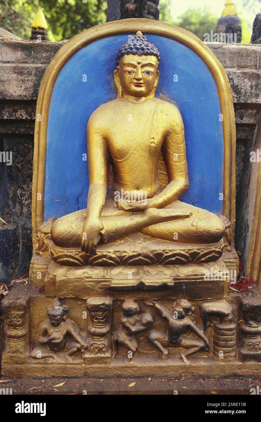 Golden statue of Buddha in Main temple, Bodhgaya, Bihar, India, Asia ...