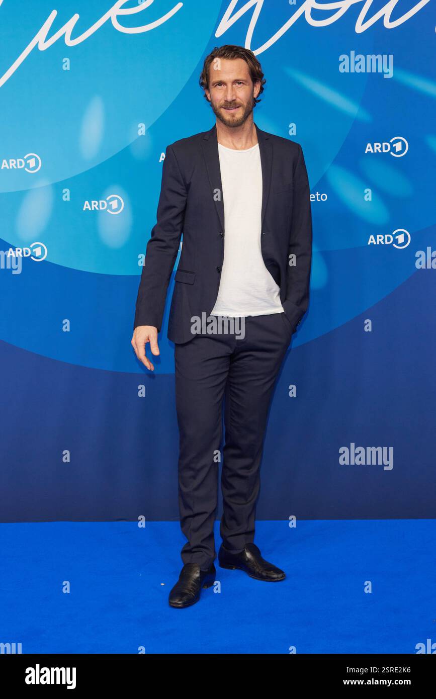 David Rott - Gaesteankunft zum ARD Blue Hour Empfang 2025 im Hotel ...