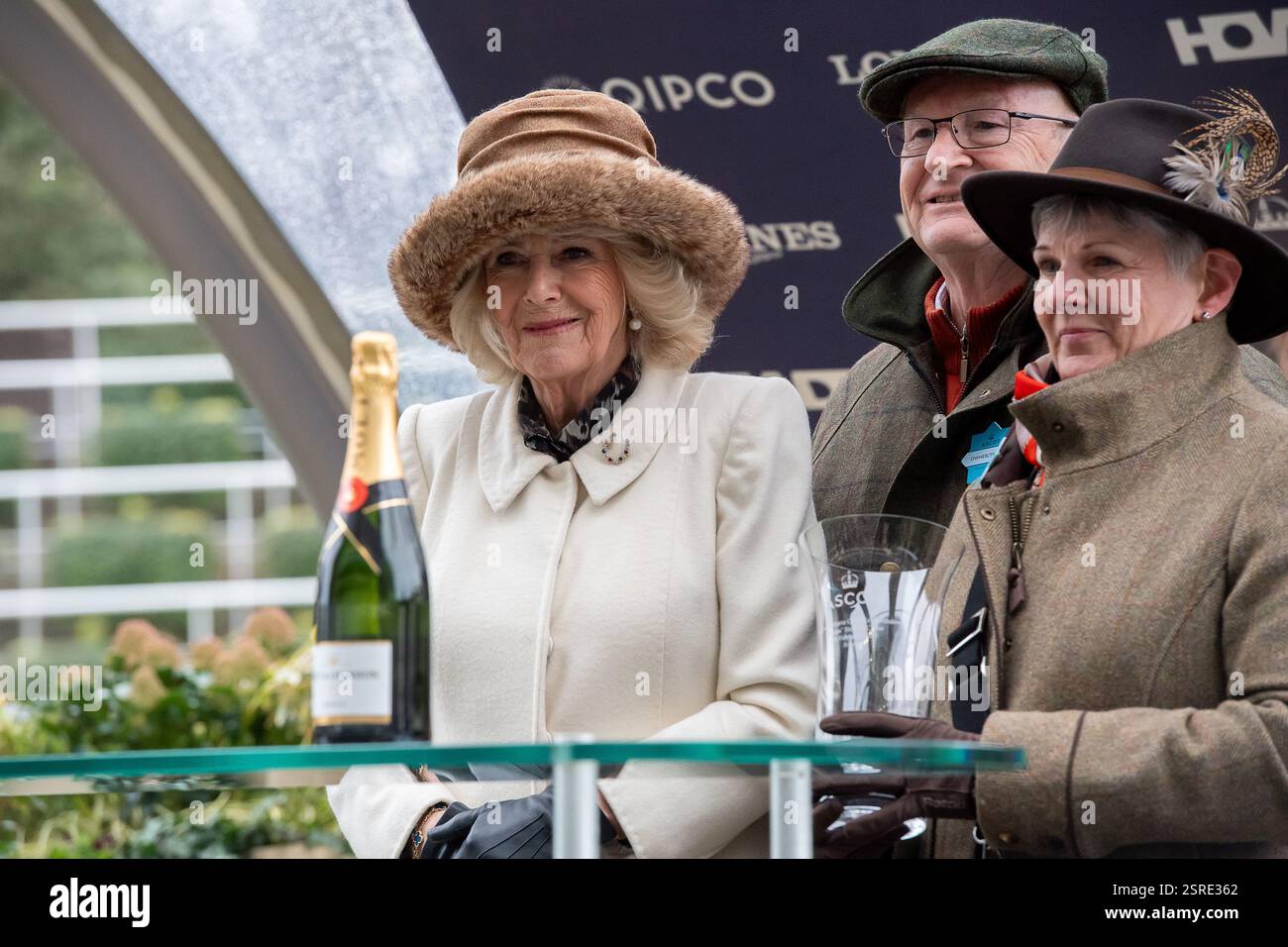 Ascot, Berkshire, UK. 15th February, 2025. Queen Camilla was at Ascot ...