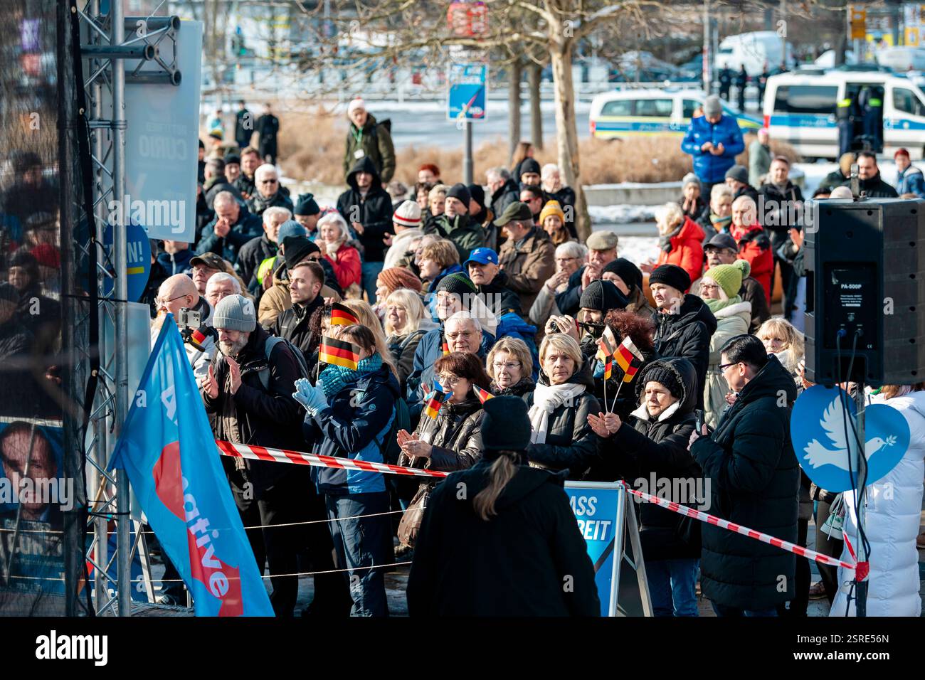 AfD-Kundgebung und Gegendemonstration in Berlin-Marzahn, am 15.02.2025 ...