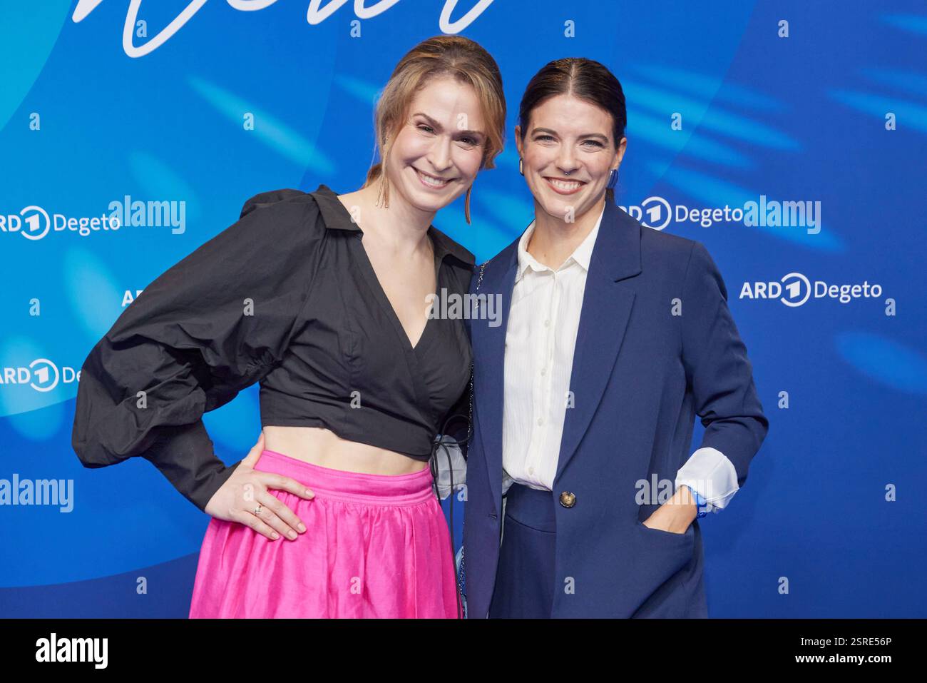 Lea Marlen Woitack und Maike Johanna Reuter - Gaesteankunft zum ARD ...