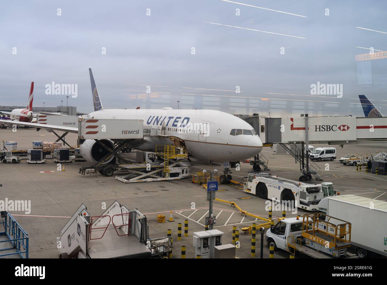 United Airlines (plane 0018) at Heathrow Airport (LHR) undergoing ...