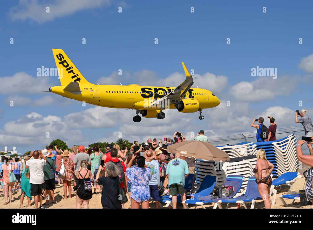 Tourists Watch Spirit Airlines Airbus A320-271N N957NK Fly Over Maho ...