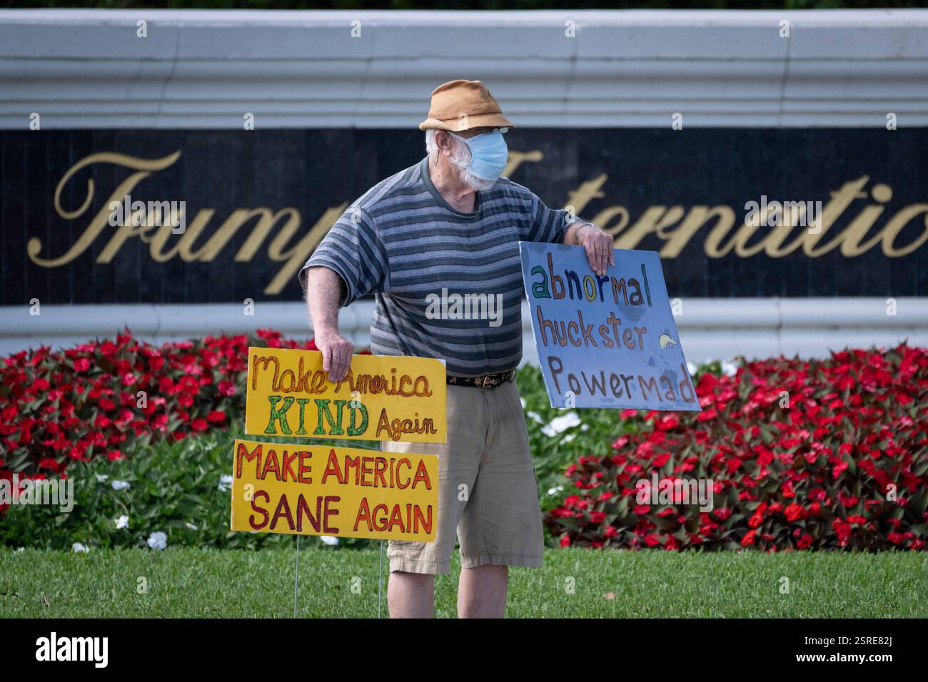 Veteran Robert Horrell, 82, from West Palm beach, demonstrates against ...
