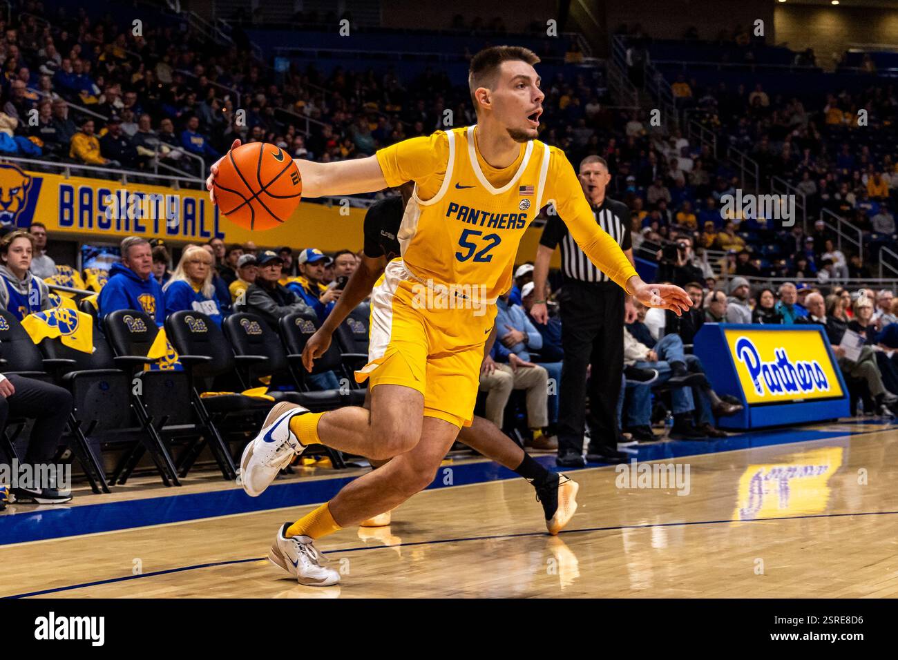 Pittsburgh, Pennsylvania, USA. 15th Feb, 2025. Pitt Panthers guard ...
