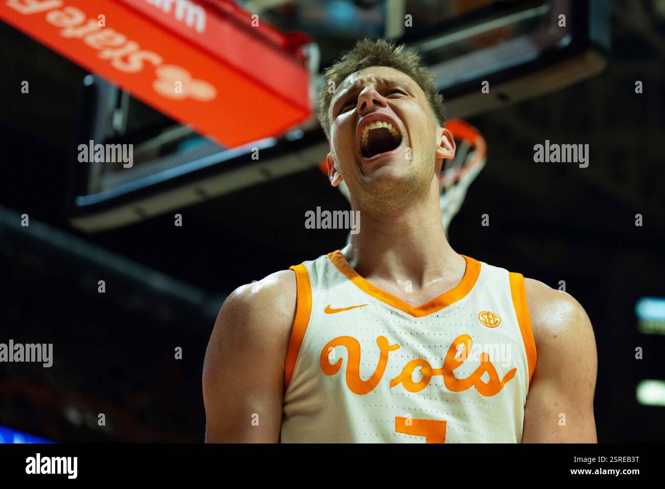 Igor Milicic Jr. 15th Feb, 2025. (7) of the Tennessee Volunteers reacts ...