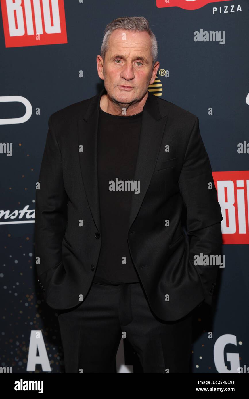 PLACE TO B Tim Wilde PLACE TO B - BILD und Constantin Film laden zur ...