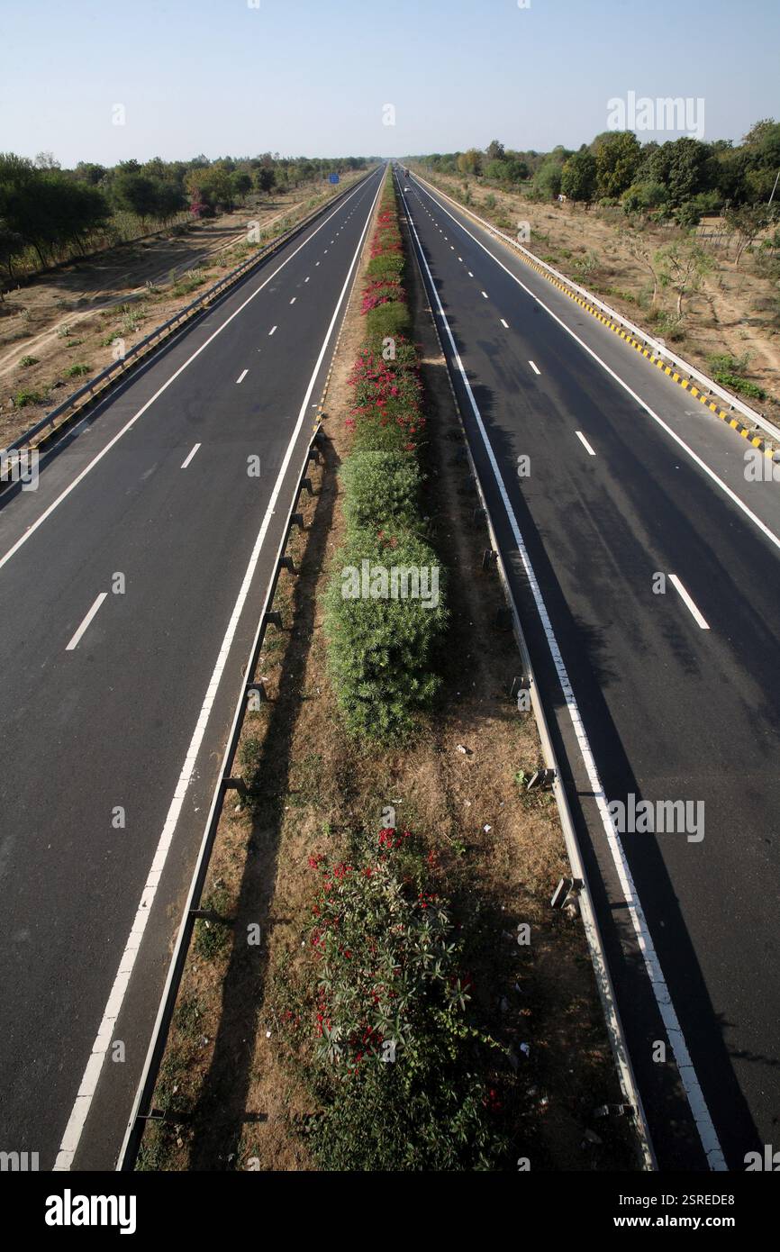 Ahmedabad Vadodra express highway in Gujarat, India, Asia Stock Photo ...