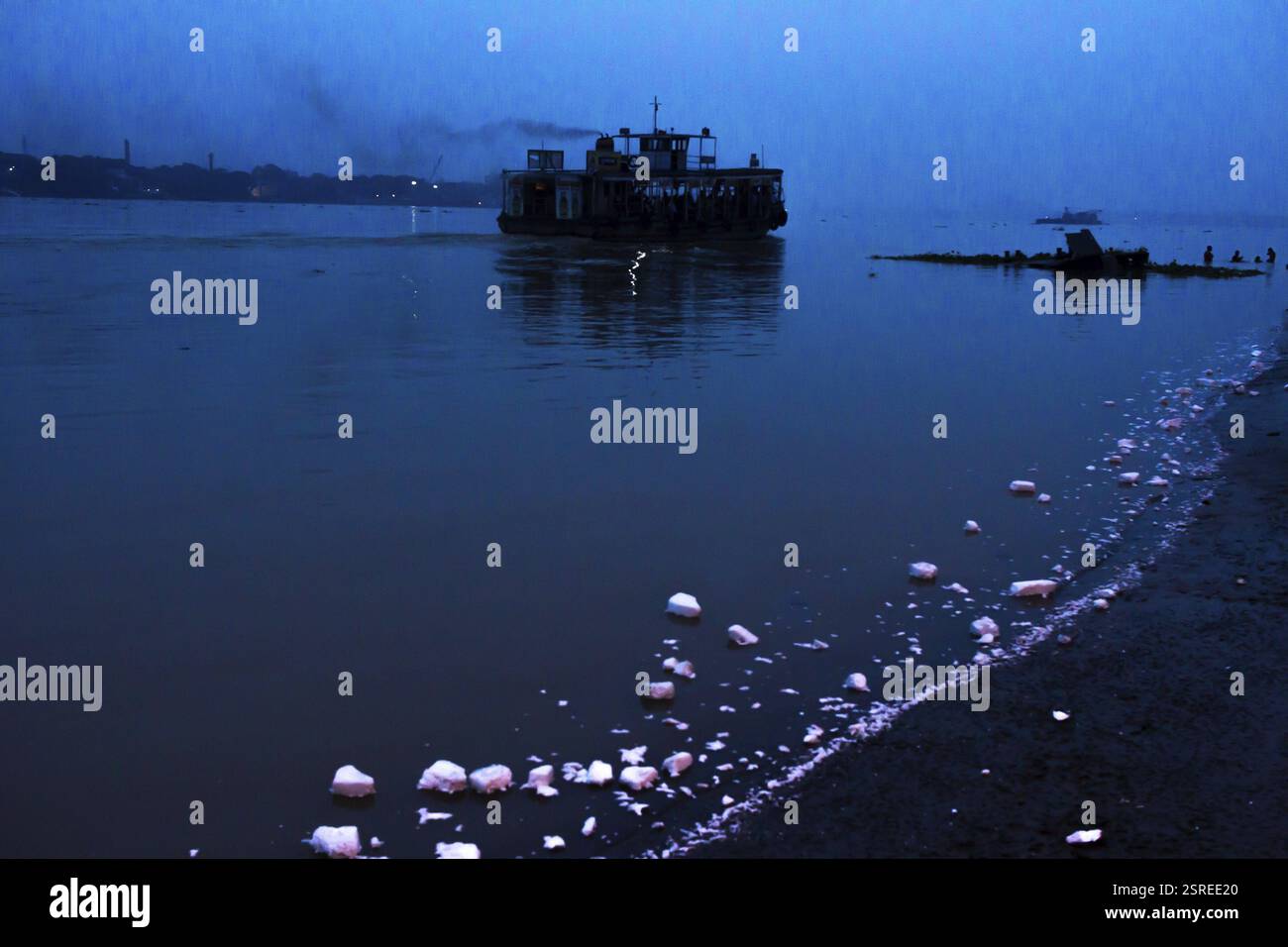 Kolkata ahiritola ghat hi-res stock photography and images - Alamy