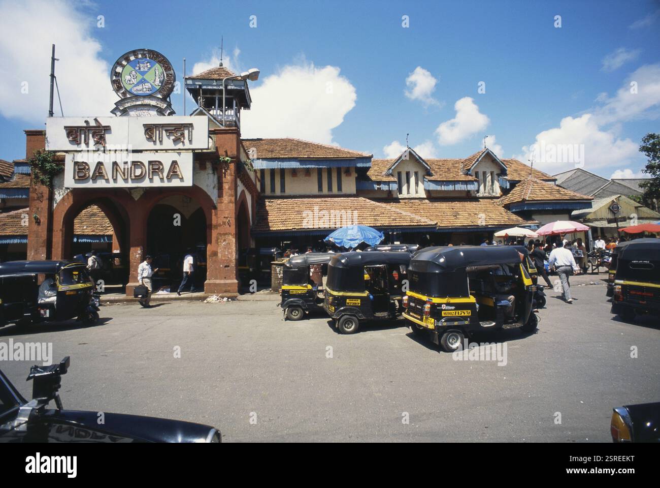 Bandra station hi-res stock photography and images - Alamy