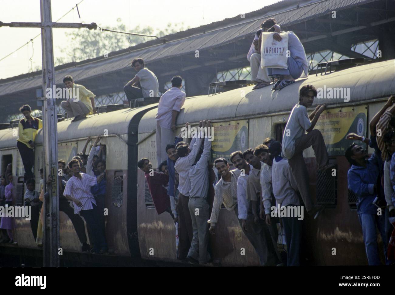 People traveling in suburban Local Trains Railways, bombay mumbai ...