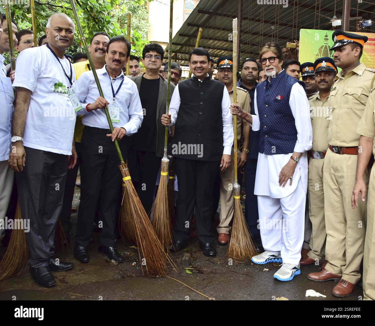 Dr TP Lahane Dean JJ Hospital lyricist Prasoon Joshi Chief Minister ...