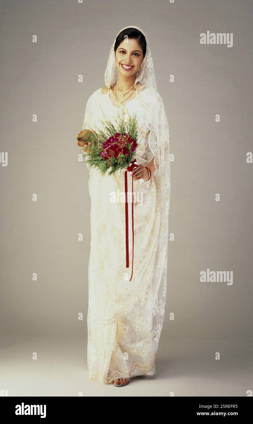 Parsi saree hi-res stock photography and images - Alamy