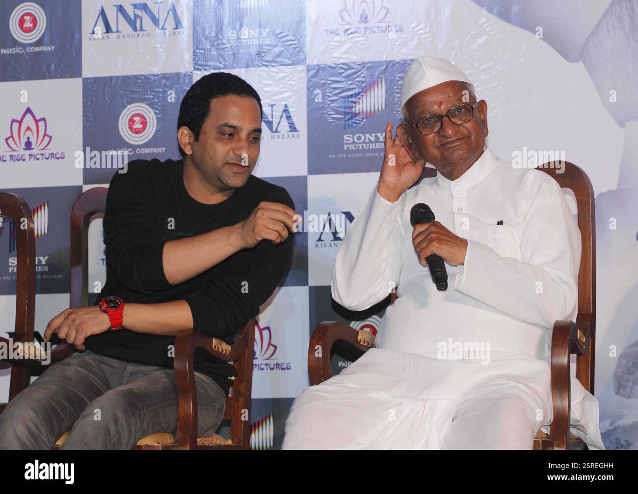 Bollywood actor Shashank Udapurkar and Social activist, Anna Hazare ...