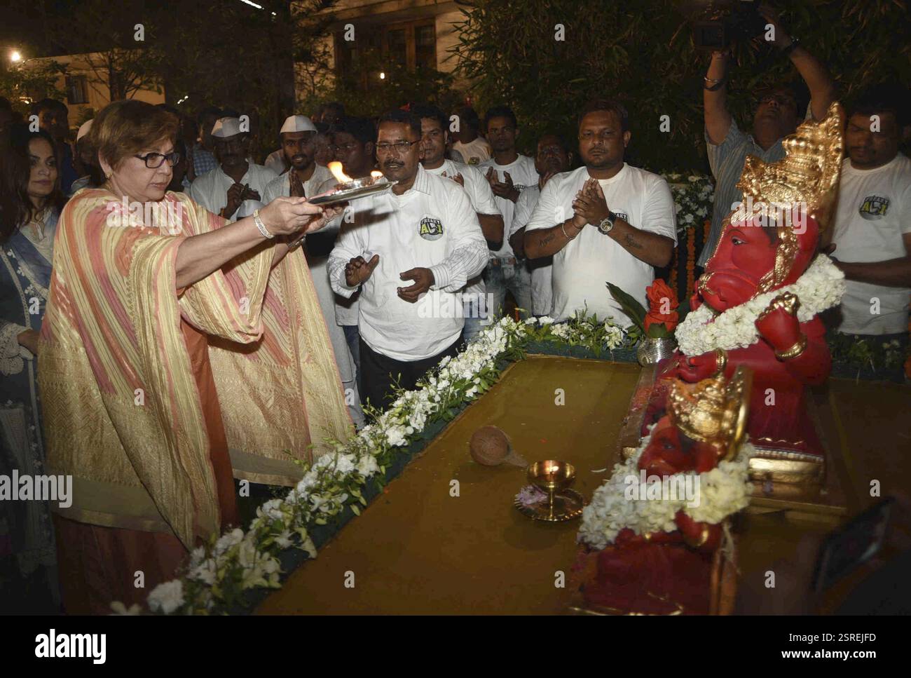 Bollywood actor Helen participates procession immersion idol elephant ...
