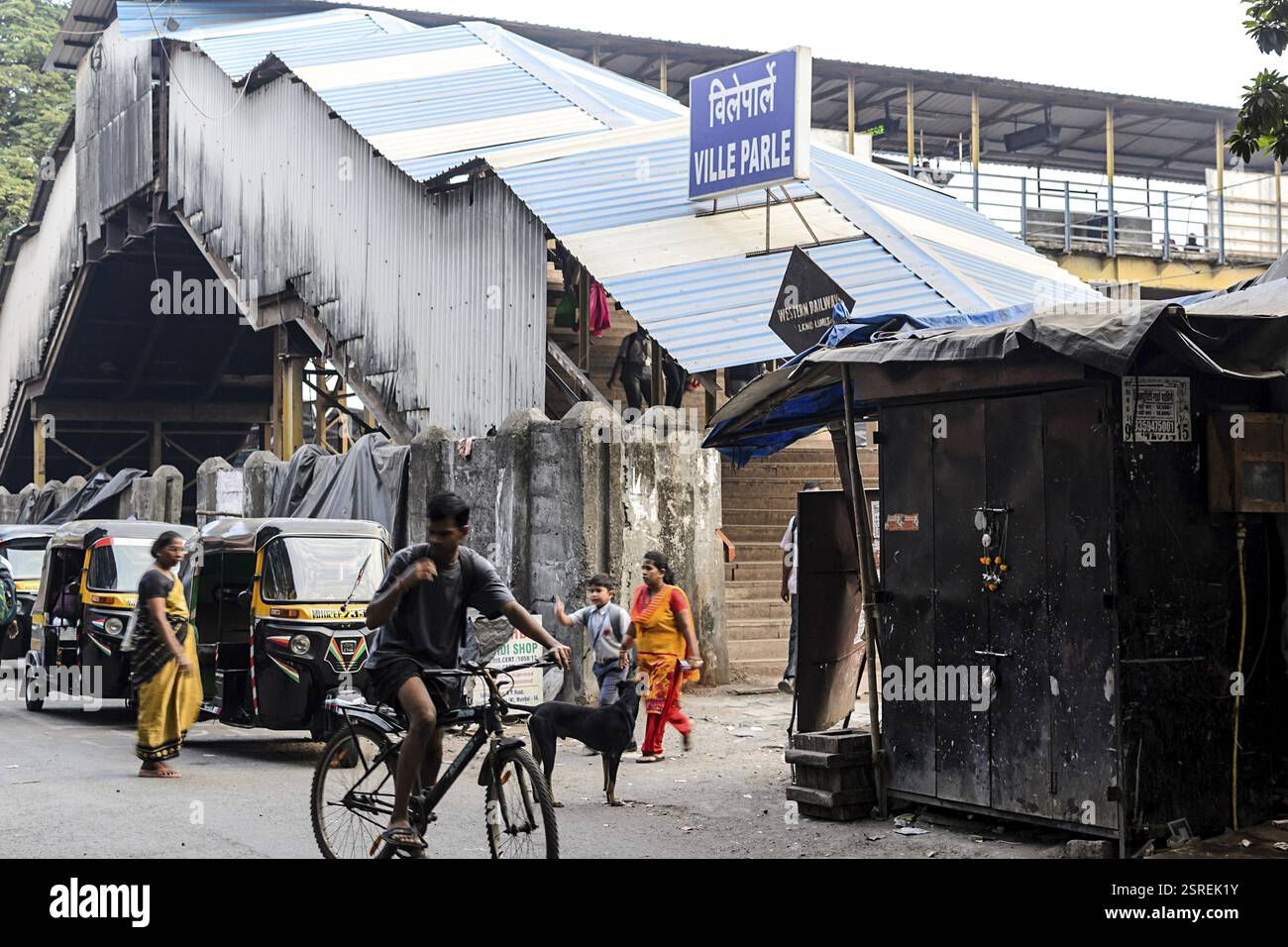 Vile Parle Railway Station, Mumbai, Maharashtra, India, Asia Stock ...