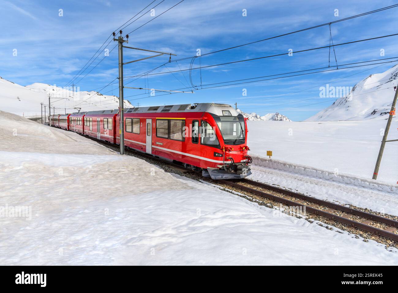 Red mountain pass hi-res stock photography and images - Alamy