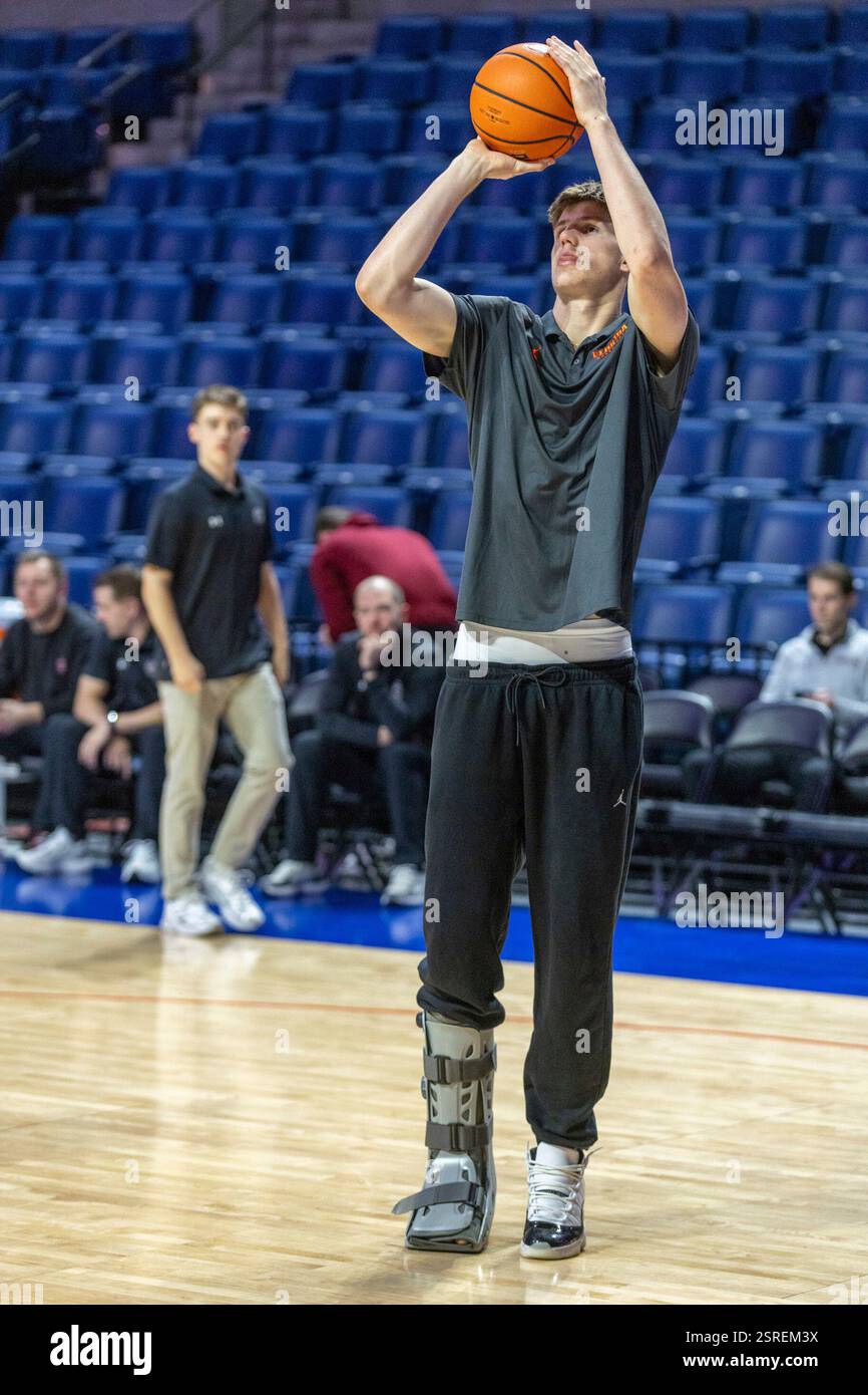 Florida forward Alex Condon shoots before an NCAA college basketball ...