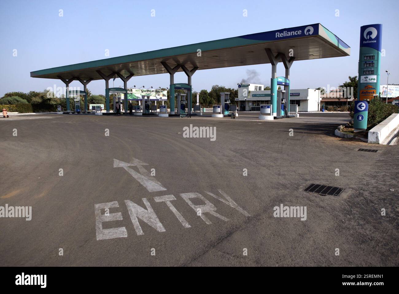 Arrow pointing entry to Reliance petrol pump on Udaipur Ahmedabad highway, Gujarat, India, Asia ...