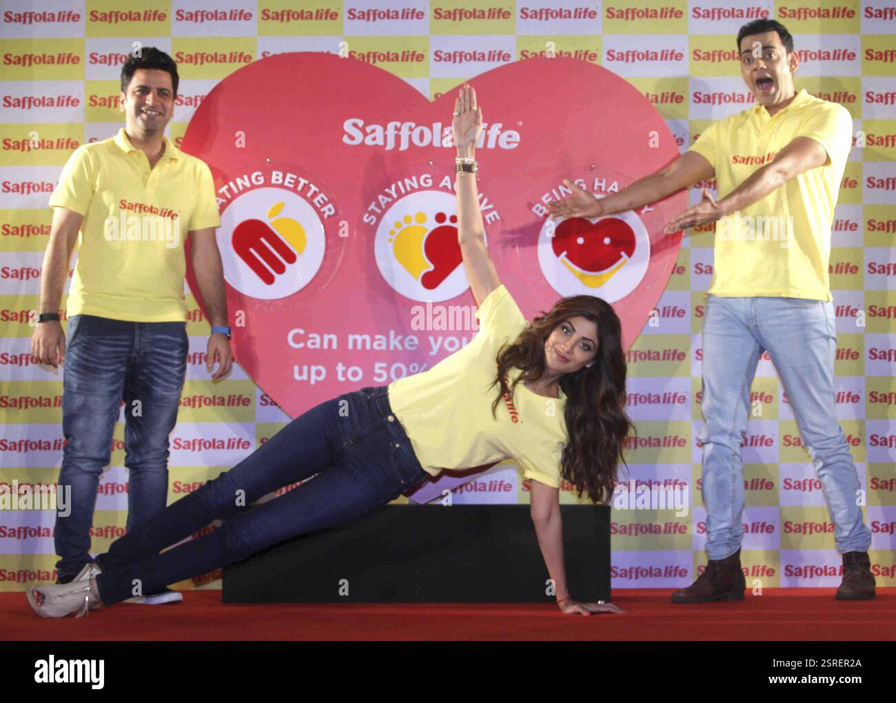 Bollywood actor Shilpa Shetty displays fitness presence Chef Kunal ...