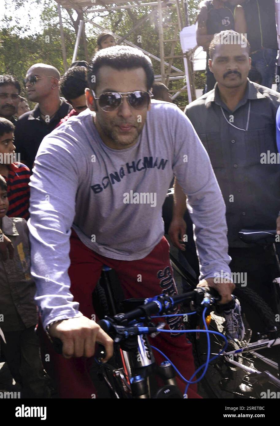 Bollywood actor Salman Khan using cycle as mode of transport on car ...