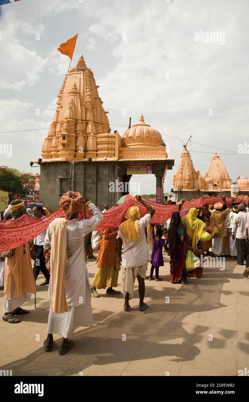 Pilgrims going for chunari yatra, kumbh mela, madhya pradesh, india ...
