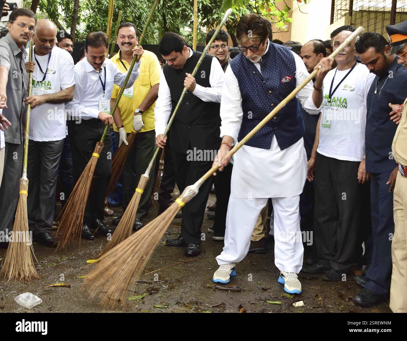 Actor Amitabh Bachchan Maharashtra Chief Minister Devendra Fadnavis ...