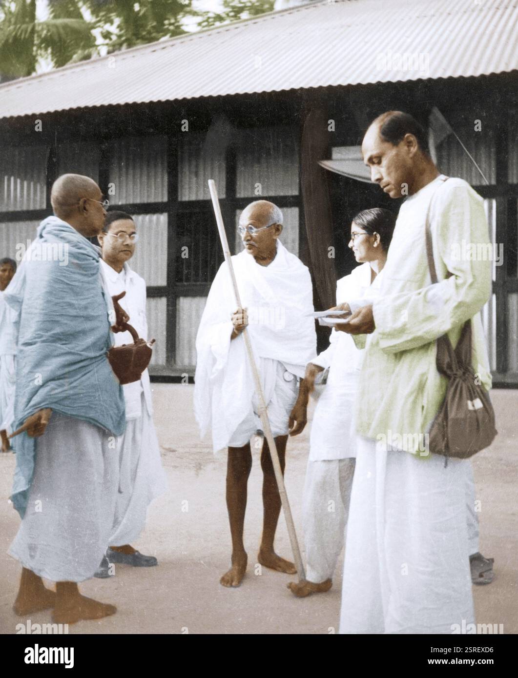 Mahatma Gandhi meeting people after Hindu Muslim riots, East Bengal ...