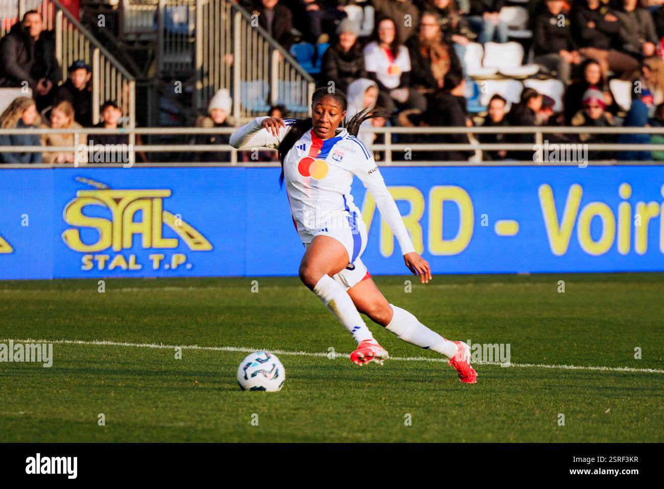 Lyon, France. 15th Feb, 2025. Kadidiatou Diani (11 Olympique Lyonnais ...