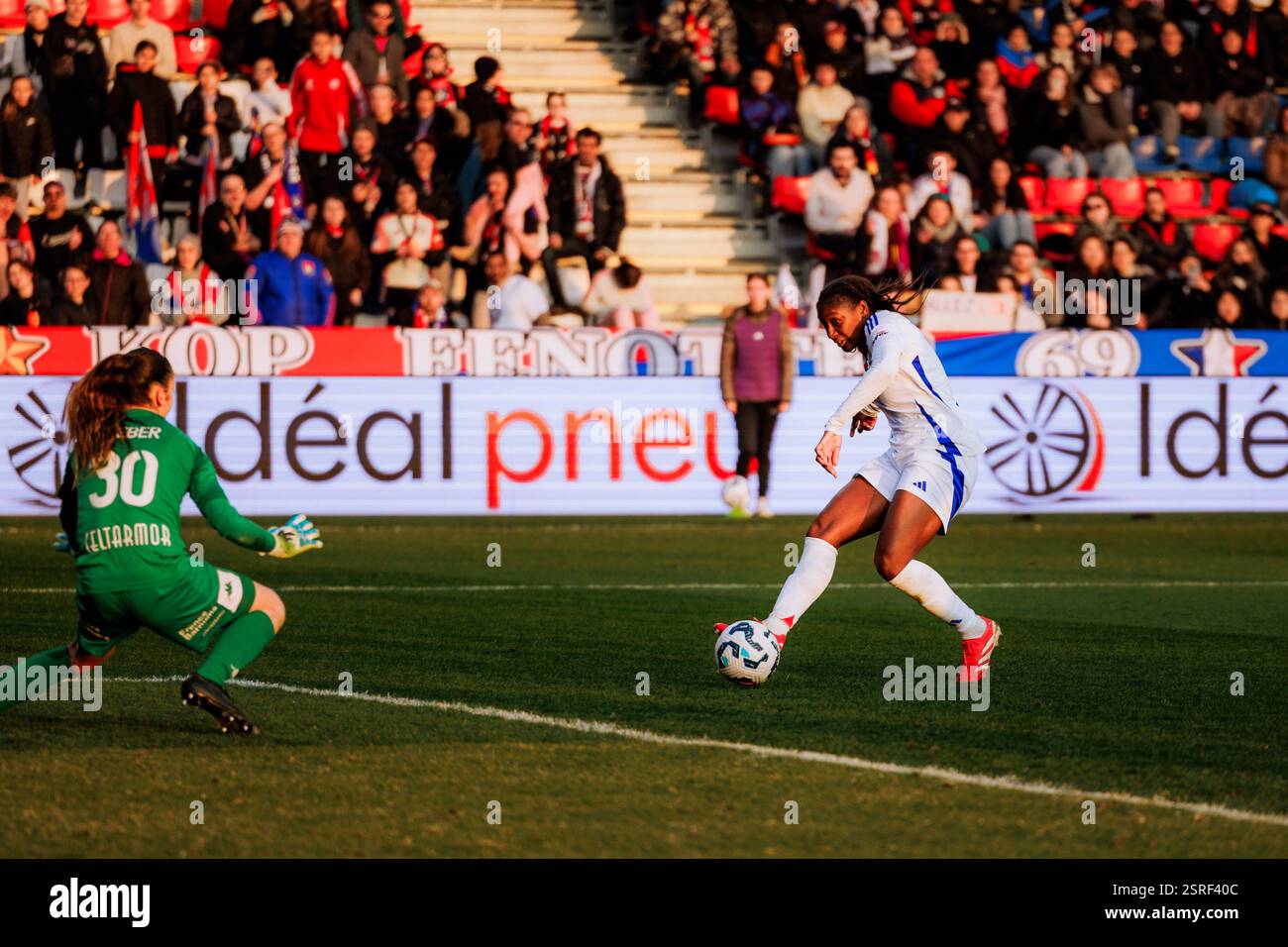 Lyon, France. 15th Feb, 2025. Kadidiatou Diani (11 Olympique Lyonnais ...