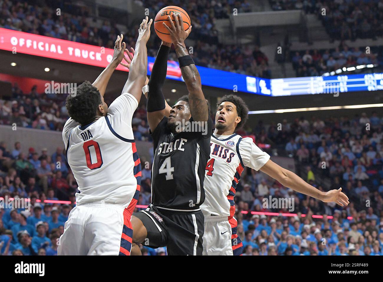Mississippi State forward Cameron Matthews (4) goes to the goal against ...
