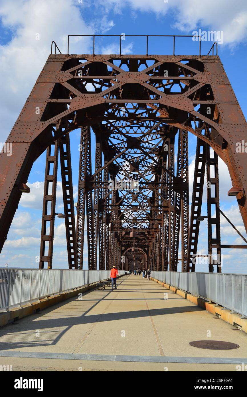 Big Four Bridge Louisville Kentucky Stock Photo - Alamy