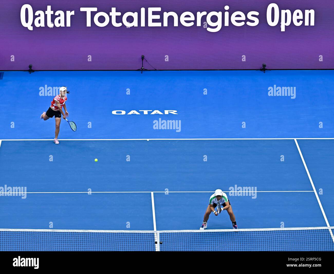 Doha, Qatar. 15th Feb, 2025. Jiang Xinyu/Wu Fang-Hsien (L) compete ...