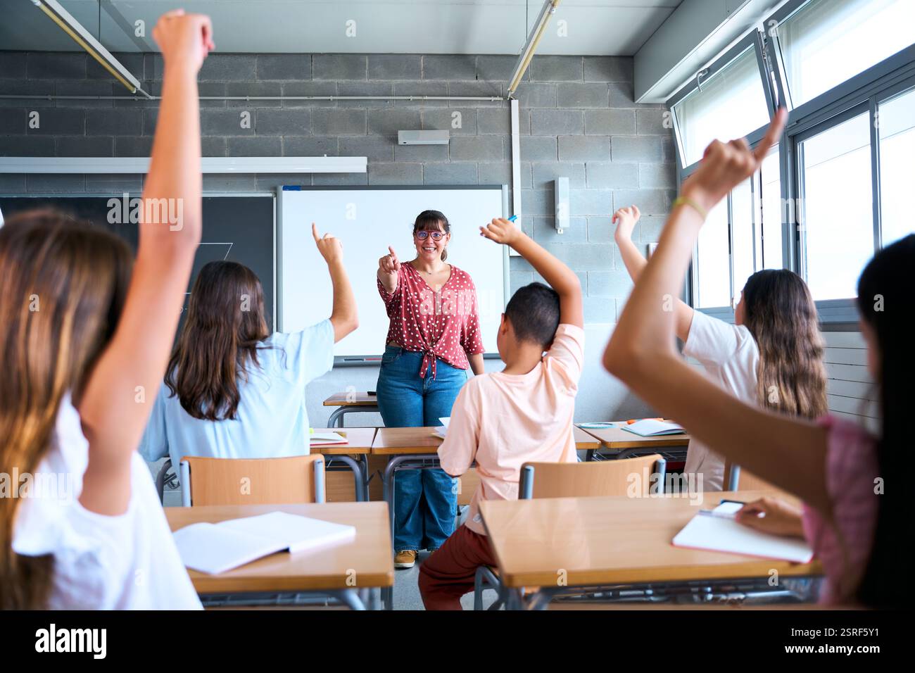 Happy group diverse elementary school students sitting in classroom ...