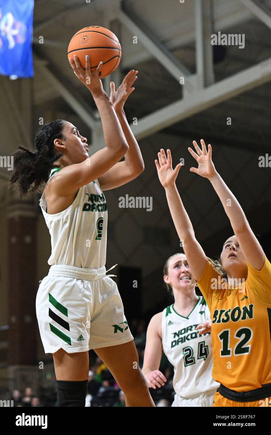 North Dakota Fighting Hawks forward Kiera Pemberton (9) goes up for a ...