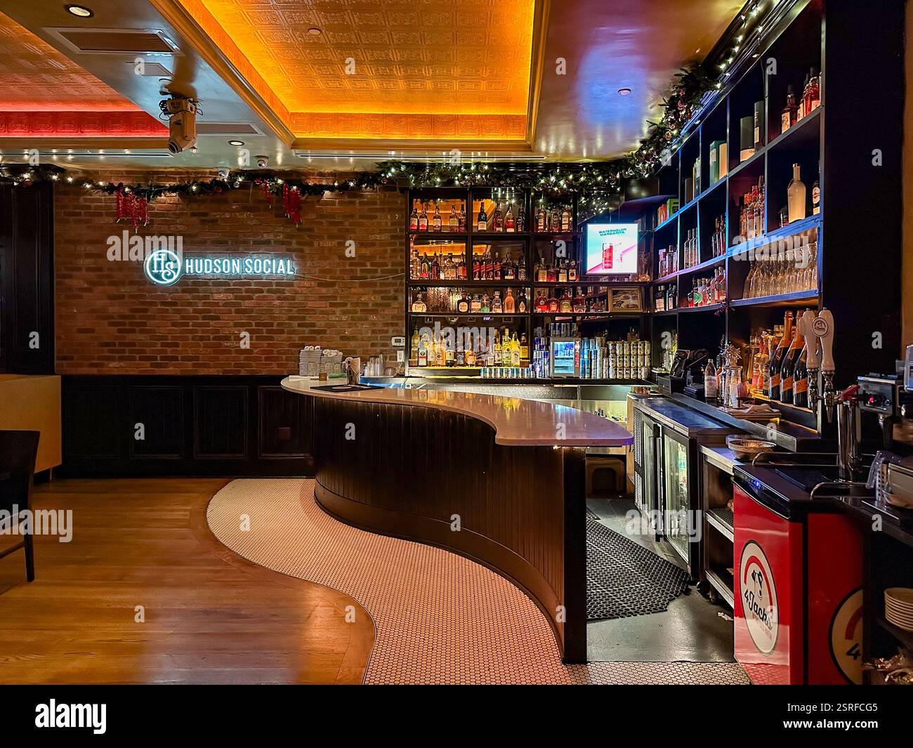 Stamford, CT, US - Feb 13, 2025: Hudson Social corner bar Stock Photo ...