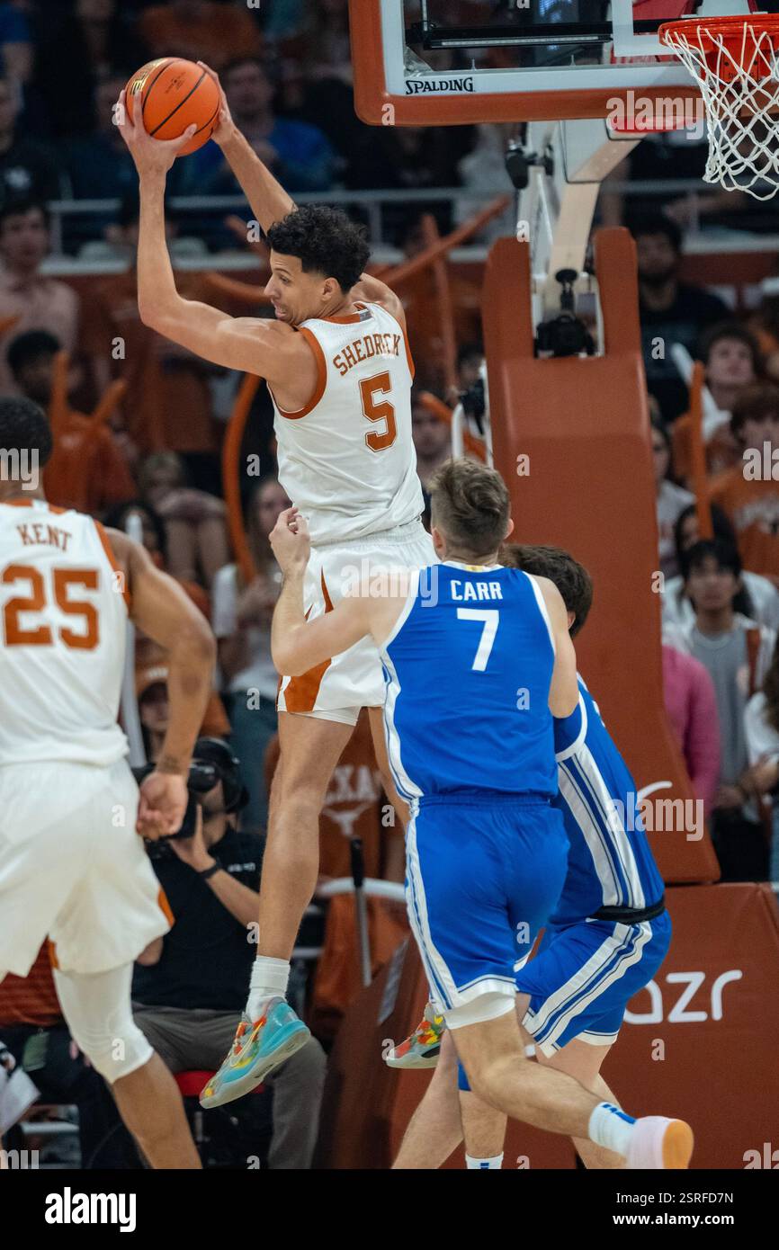 Texas, USA. 11th Feb, 2025. Kadin Shedrick (5) of the Texas Longhorns ...