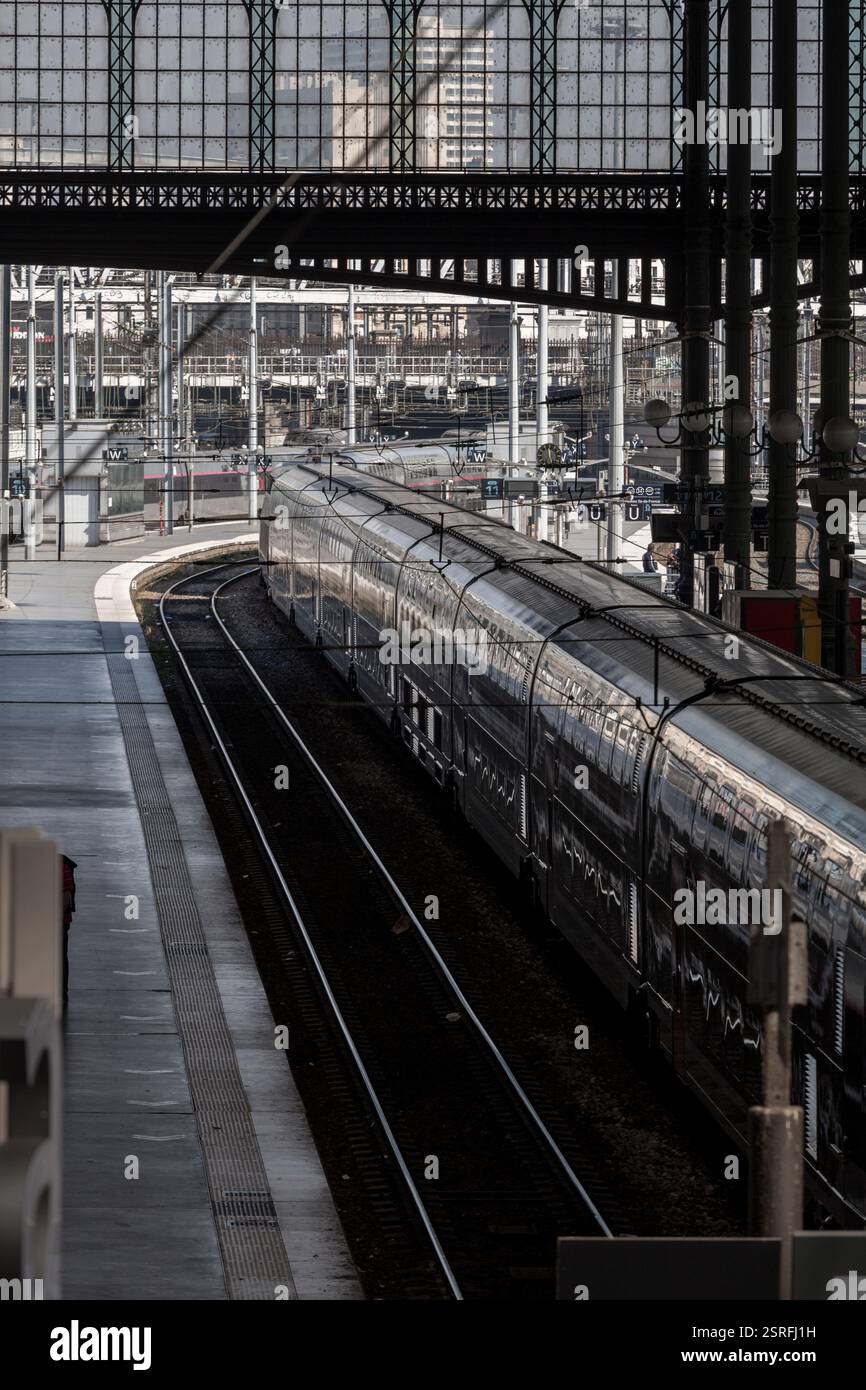 SNCF TGV Duplex train at Paris Nord / Paris Gare Du Nord Stock Photo - Alamy