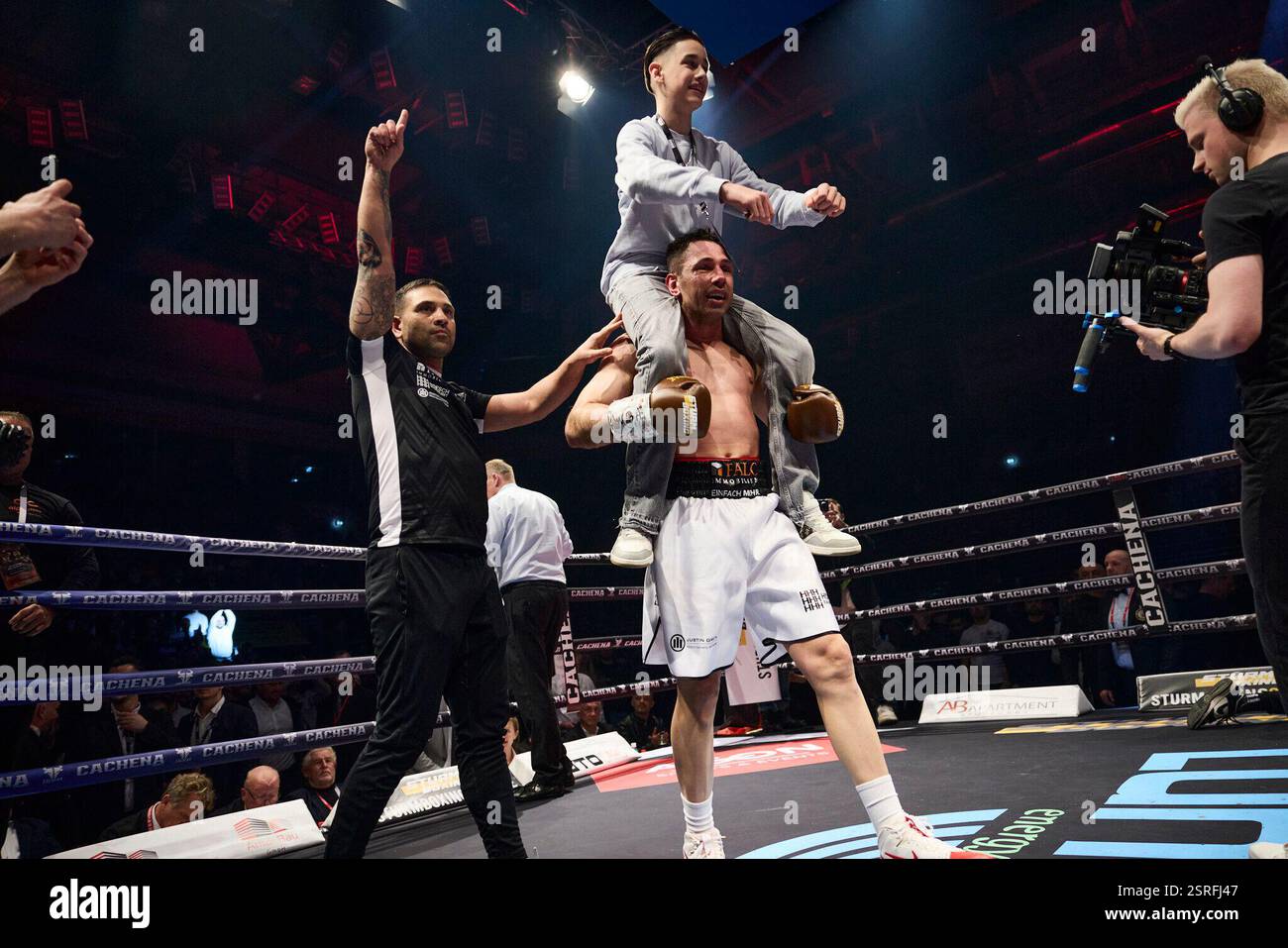 Neu Ulm, Deutschland. 15th Feb, 2025. Felix Sturm vs. Benjamin Blindert GER, Felix Sturm vs ...