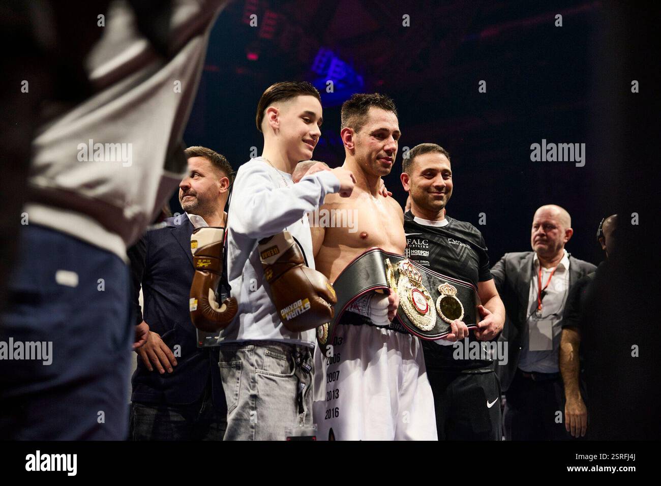 Neu Ulm, Deutschland. 15th Feb, 2025. Felix Sturm vs. Benjamin Blindert ...