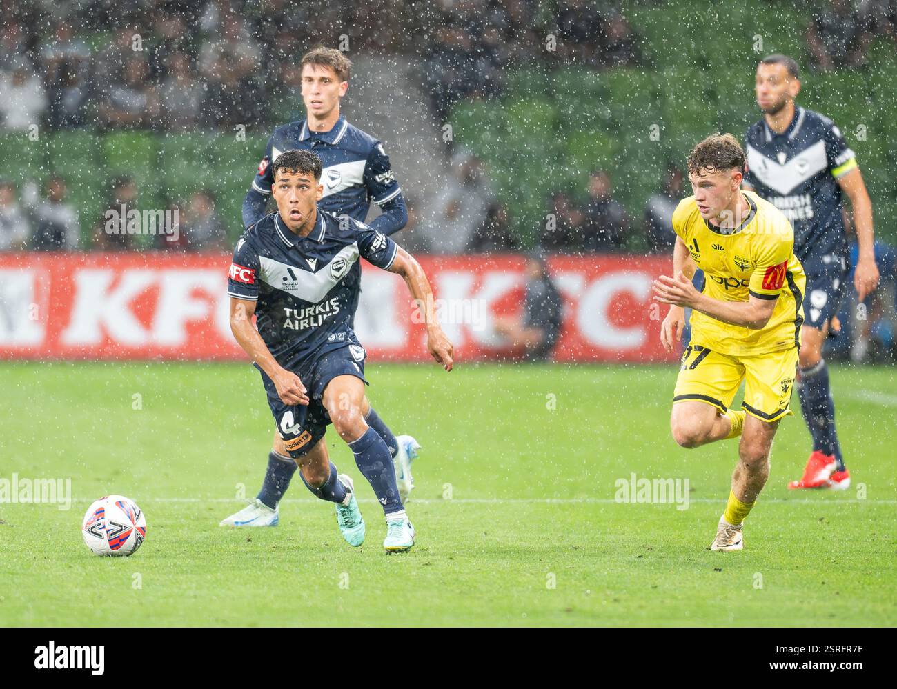 Melbourne, Australia. 14th Feb, 2025. Melbourne Victory's Jordi Valadon (L) and Wellington ...