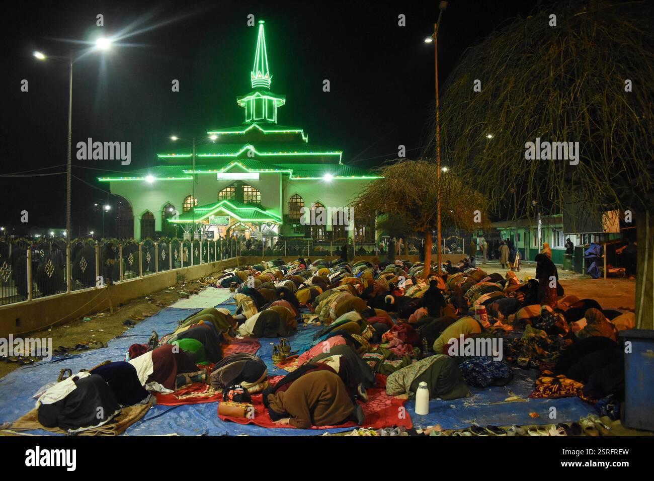 Shab E Barat Day Celebrated In Kashmir, India Women offer Isha prayers ...