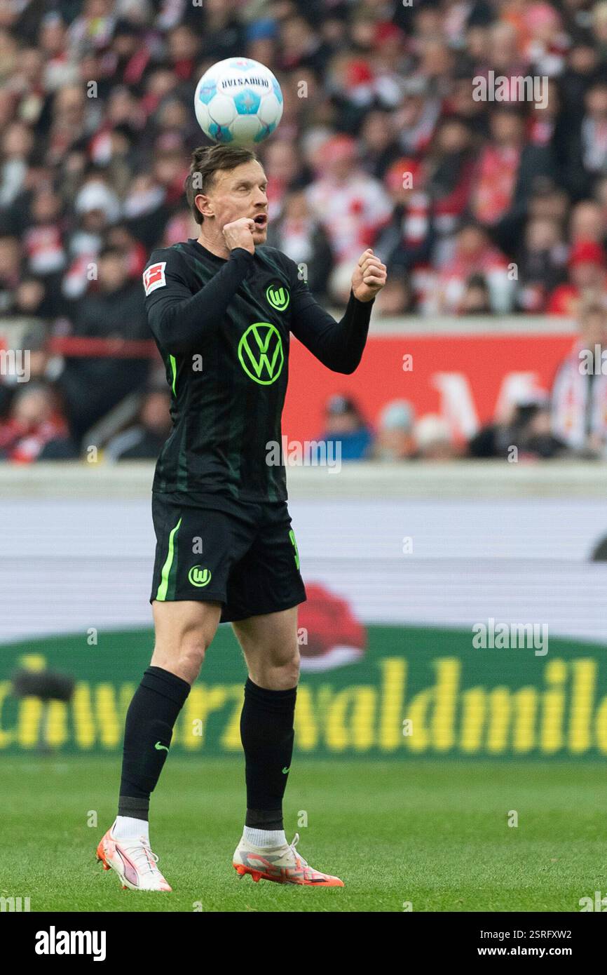 Stuttgart, Deutschland. 15th Feb, 2025. Yannick Gerhardt (VFL Wolfsburg ...