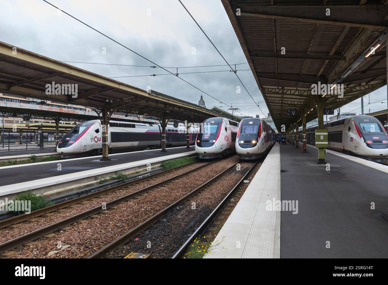 SNCF train a grande vitesse ( TGV ) trains at Paris Lyon station ...
