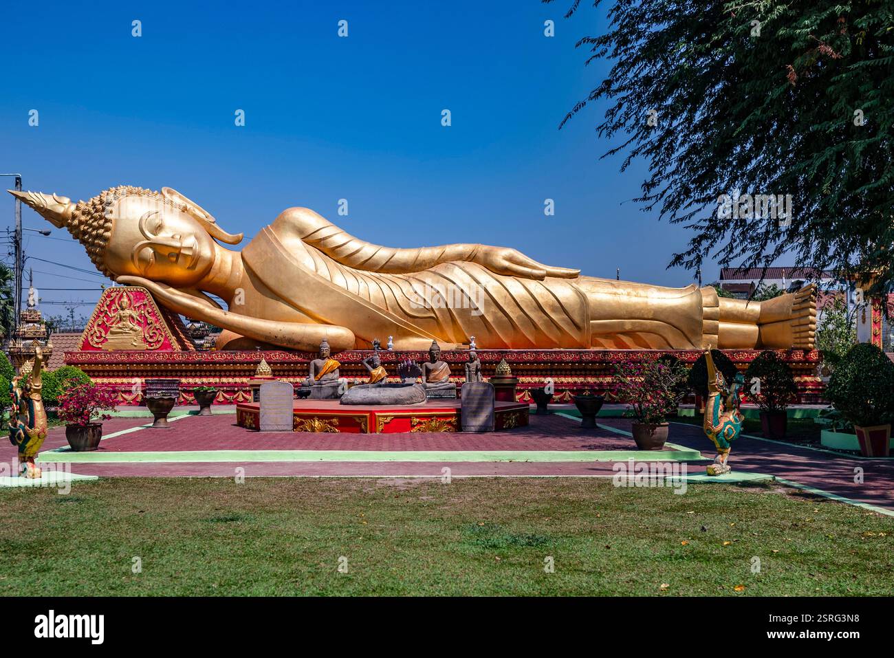 Giant sleeping buddha temple hi-res stock photography and images - Alamy